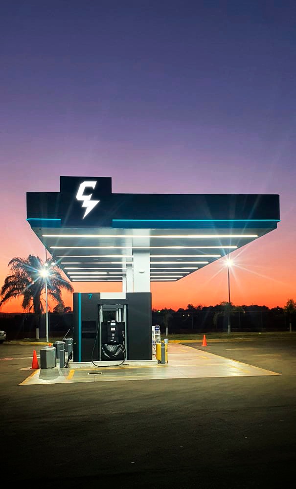 Canelo Álvarez inaugura su cadena de gasolineras "Canelo Energy ...