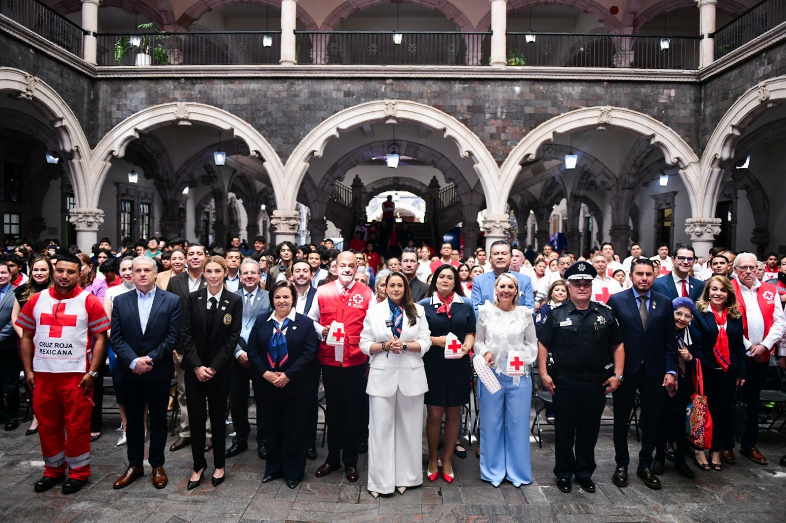 Llama Tere Jiménez a donar a la Cruz Roja en su colecta anual ...